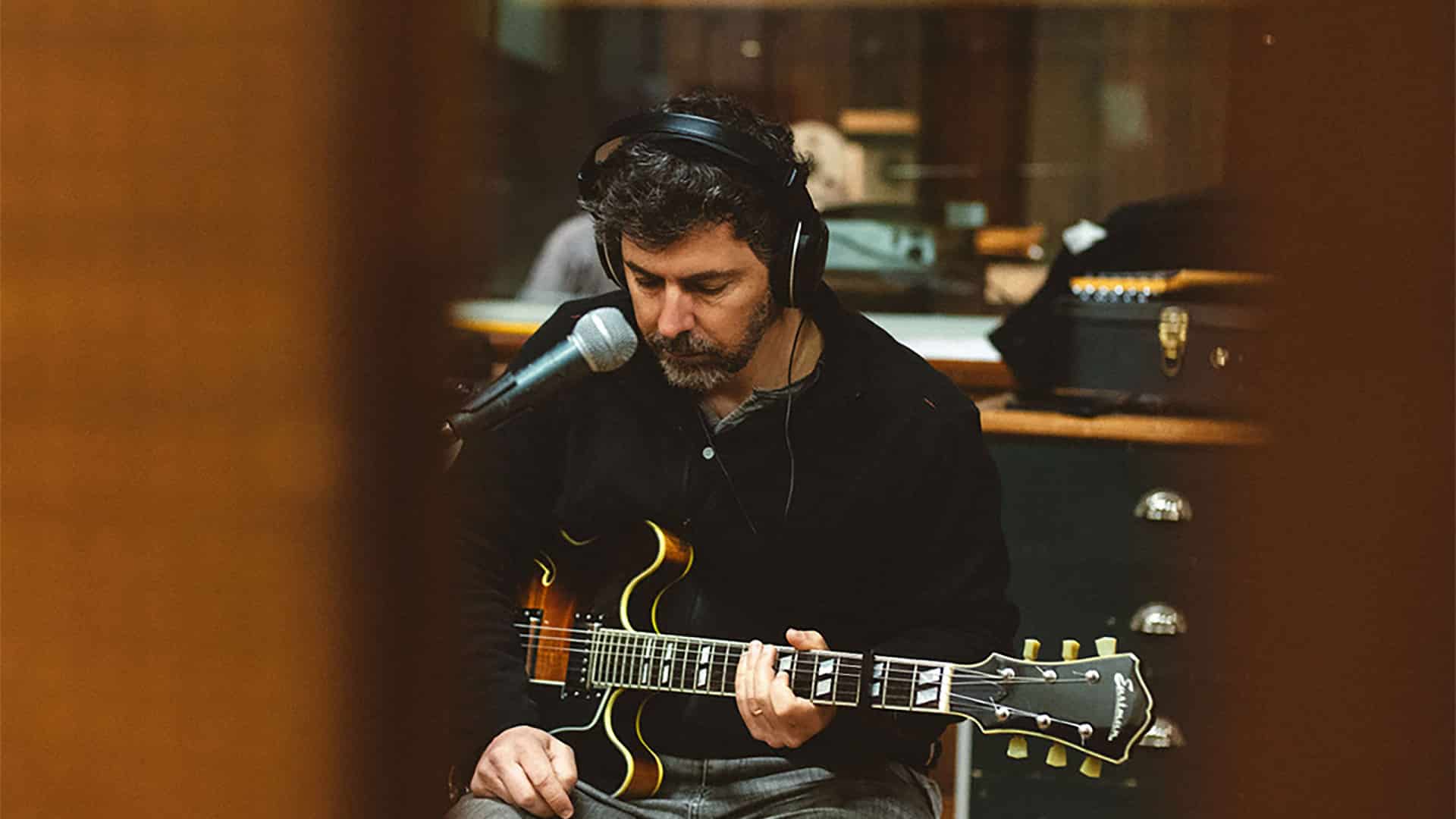 Esteves (parolier et chanteur des Trêsporcento) lance un nouvel EP en ...