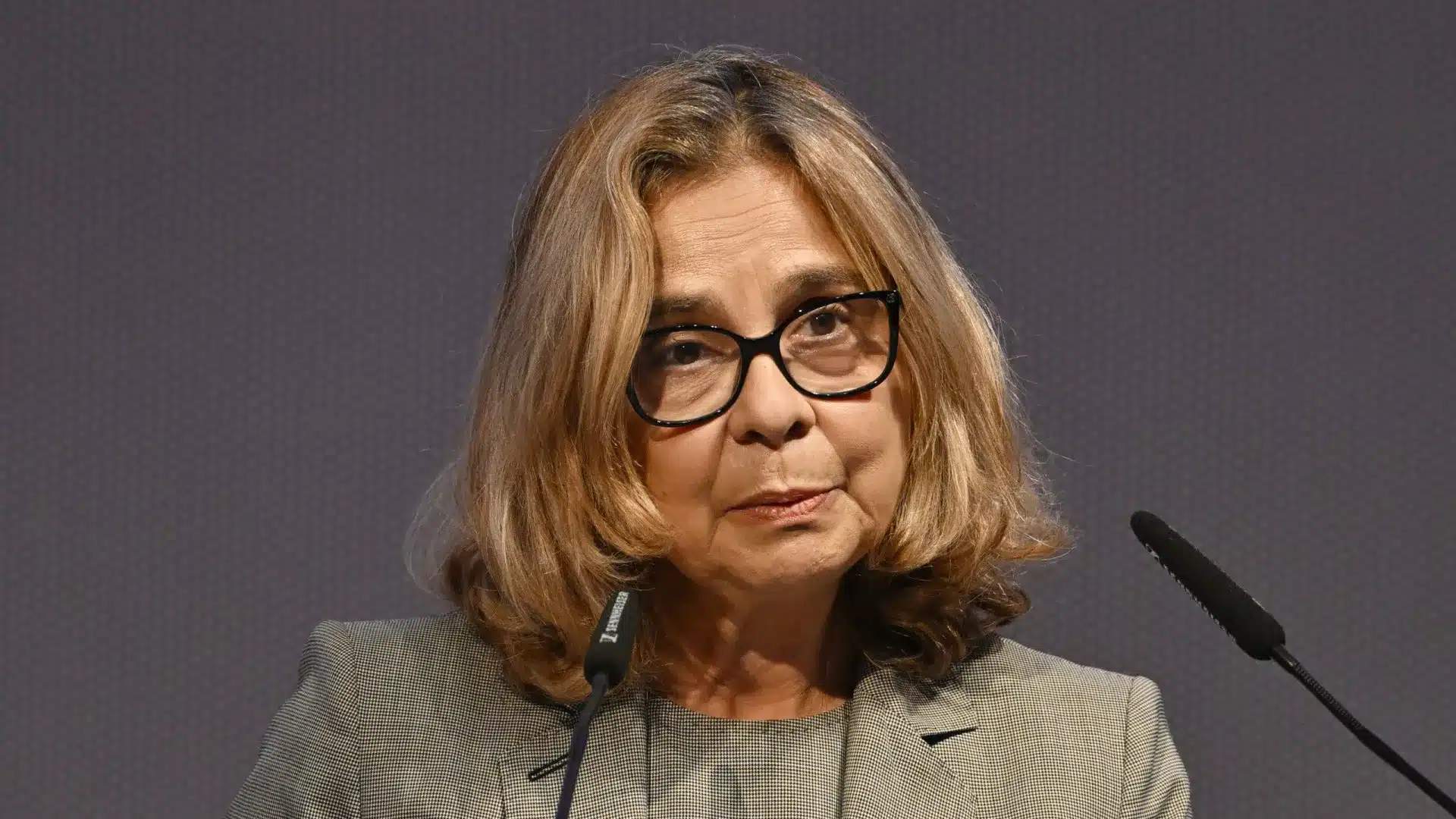 La ministre demande des réponses concernant le bébé né devant l'hôpital ...