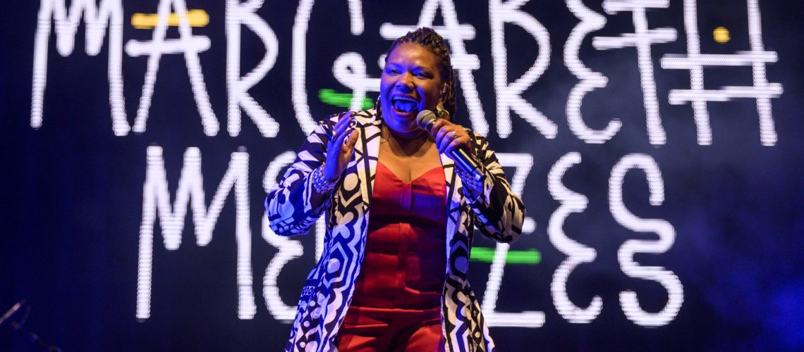 La chanteuse et ministre brésilienne Margareth Menezes se produit à ...